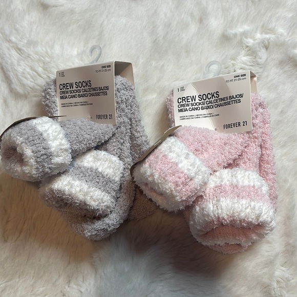 Forever 21 | Accessories | Nwt Forever 2 Fuzzy Socks | Poshmark